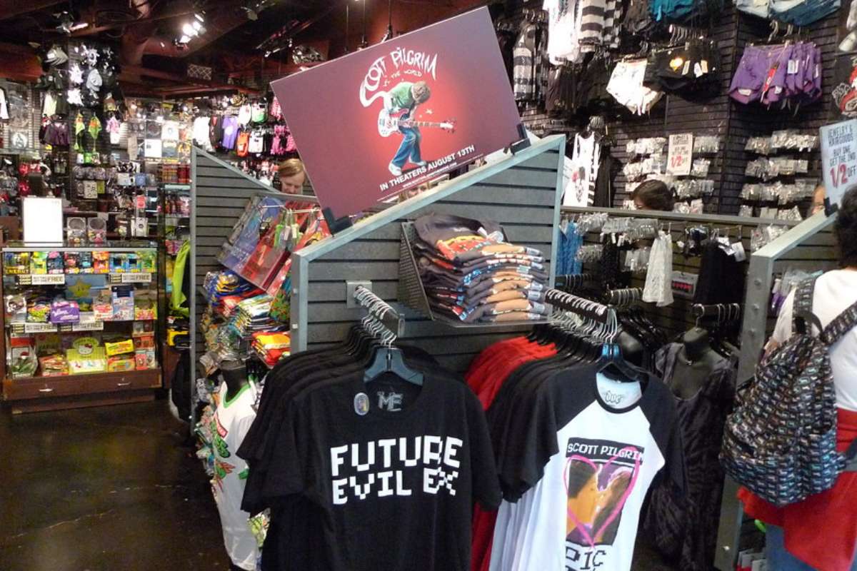 Hot Topic Return Policy: A Simple Guide - PaperBeez